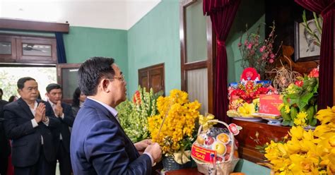 Top Legislator Commemorates President Ho Chi Minh At Relic Site