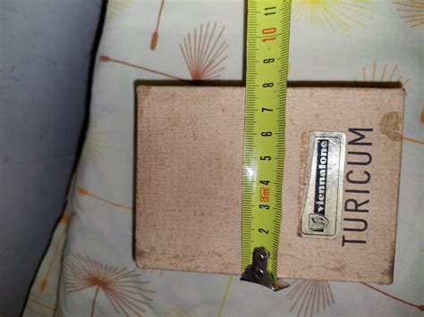 Retro Polnilec Bateri V Katli In Baterijo