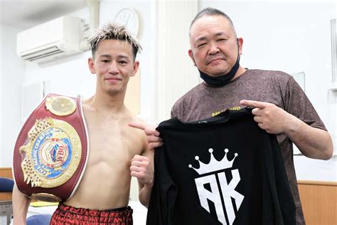 【ボクシング】穴口一輝さんの先輩・小林豪己が3回tko勝ちで王座返り咲き 「一輝やったぞー」 サンスポ