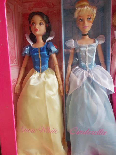Le monde des poupées Disney Coffret poupées princesses par Disney store