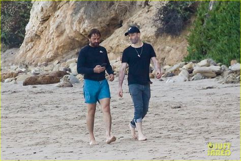 Photo Gerard Butler Shirtless After Surf Session 48 Photo 4352613