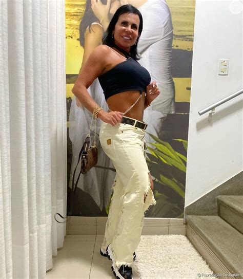 Gretchen Nua Cantora é Fotografada Pelo Marido Sem Roupa E Corpo Chama