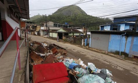 Tragédia Em Petrópolis Ruas Dos Bairros Afastados Do Centro Ainda