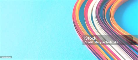 주황색 부르고뉴 및 흰색 줄무늬가있는 추상적 인 파란색 배경 기하 도형에 대한 스톡 사진 및 기타 이미지 기하 도형 단일 이미지 밝은 빛 Istock