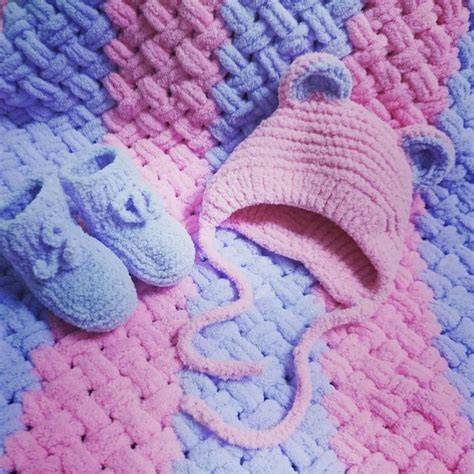 Комбінезони плюшеві пледи чепчики Soft Plush Pled On Threads