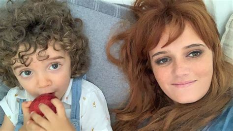 Carolina Deslandes em lágrimas apoio após revelar que filho é autista