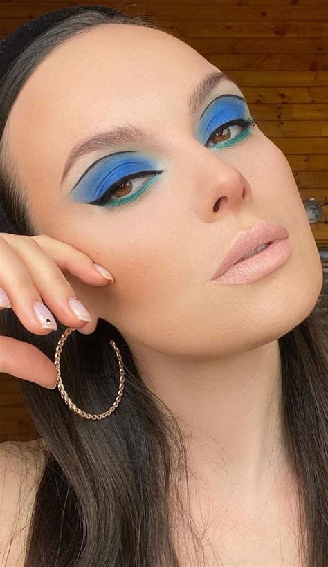 58 Stunning Makeup Ideas For Every Occasion Electric Blue Makeup