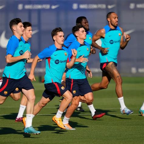 Piqué sigue sin entrenar al parejo de sus compañeros