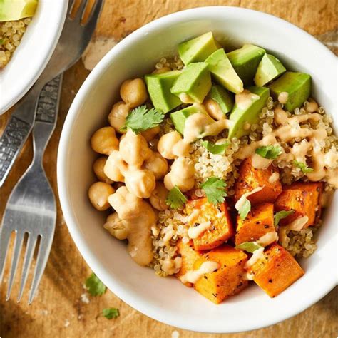 Веган салата с нахут авокадо тахан и сладки картофи полезна рецепта от Здравословен