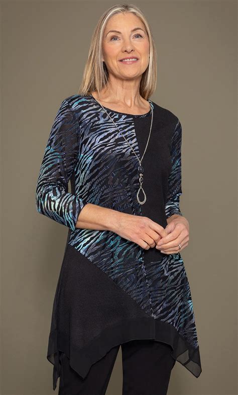 Anna Rose Dip Hem Tunic Top With Necklace In Black Klass