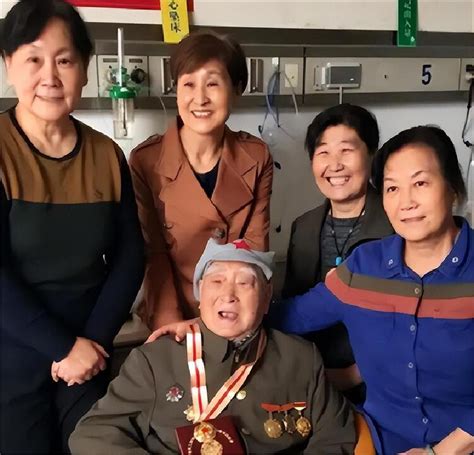 43年八路军政委重伤倒地装死，汉奸发现后附耳说：我们一会儿就走 Nestia