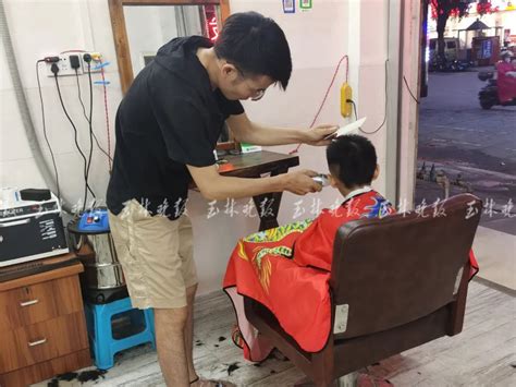 10元剪发不办卡不推销，“快剪店”火了，你会去吗？澎湃号·媒体澎湃新闻 The Paper