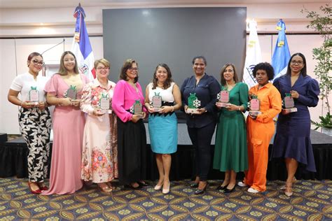 Paíno Henríquez asume en el Ministerio de Medio Ambiente y Recursos