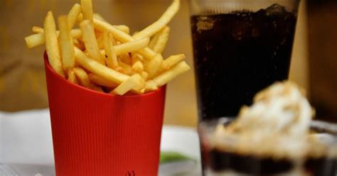 예쁘다 집에 가져갈래맥도날드 감자튀김 용기 바뀌자 인기 폭발