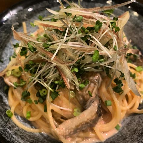 今日まか 「木の子の明太クリームパスタ」 オリーブオイルでシメジ、エリンギ、舞茸を塩胡椒して炒めたら白ワインふって昆布出汁、バター、生クリーム