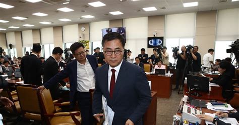 과방위 여당 의원들 정회 요구하며 퇴장