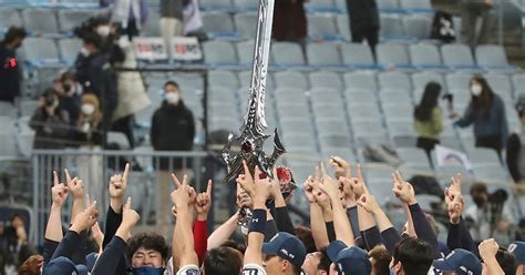 Nc 리니지 검 들고 우승 세리머니