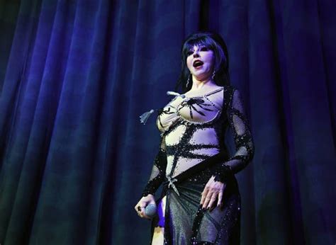 3193 Elvira Mistress Of The Dark Photos And Premium High Res Pictures