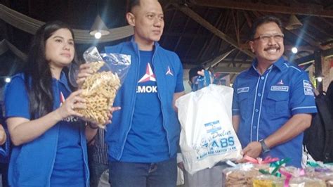 AHY Hanya Tertawa Soal Kemungkinan Berpasangan Dengan Anies Baswedan Di