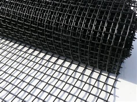 Plastic Square Mesh With Various Sizes Is Used In Food Road