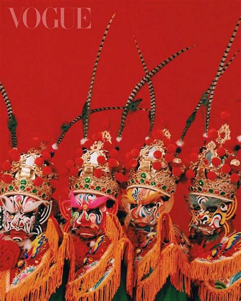 Vogue Taiwan 台版二月刊封面人物，歌仔戏艺术家孙翠凤登封，她是明华园戏剧总团首席台柱，允文允武，亦男亦女，随意一个剑眉怒视或眼波流转，皆是戏台上的精彩修炼