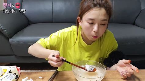 老大妈吃米饭加冰块猛窜稀 哔哩哔哩