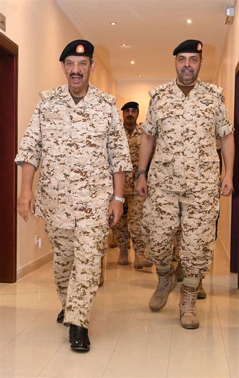 صاحب المعالي القائد العام لقوة دفاع البحرين يتفقد عدد من وحدات قوة دفاع