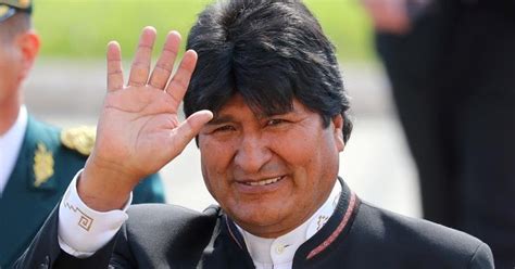 Após alterar a Constituição para se reeleger sem limites Morales tenta