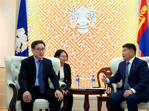 Пусан хотын Эдийн засаг дэмжих агентлагийн даргатай ЖДҮ г дэмжих талаар