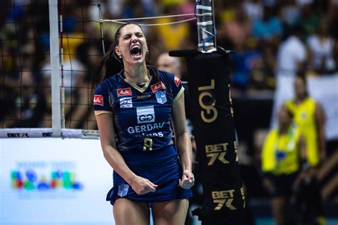 Julia Kudiess Celebra Retorno Ao Minas Após Lesão No Joelho E Disputa