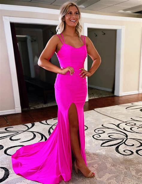 Robe de soirée en dentelle avec fente en livraison gratuite Économisez sur votre commande