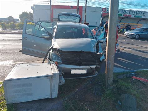 Passageiro De Aplicativo Fica Ferido Após Acidente De Trânsito Em