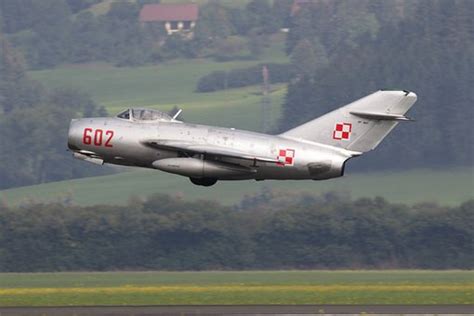 2 Kostnadsfria Bilder Med Mikoyan Gurevich Mig 15 Och Jet Fighter