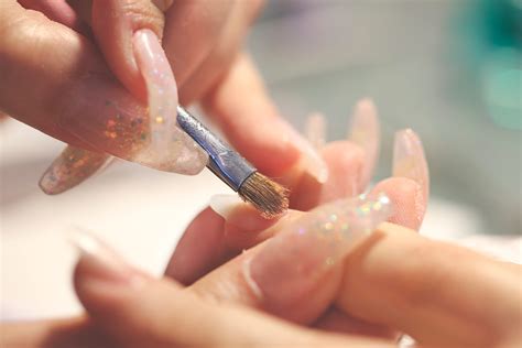 What S The Real Difference Between Shellac Nails And Gel Manis