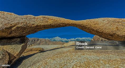 앨라배마 힐스 국립 경치 지역의 리더 아치 앨라배마 힐스 화강암 석영 몬조니트 록 타입 인요 국유림 캘리포니아 오웬스 밸리 풍화