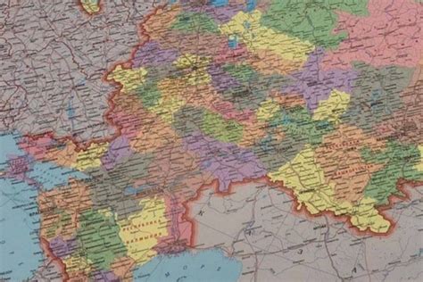В Москве начали продавать карты с новыми территориями России МК