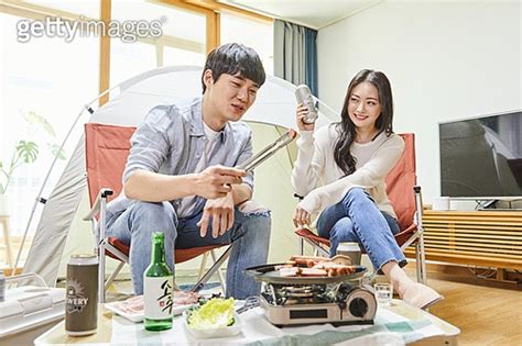 사회적거리두기 사회이슈 집콕 컨셉 휴식 정지활동 휴가 휴가 주제 캠핑 여행 홈캉스 캠핑 아웃도어