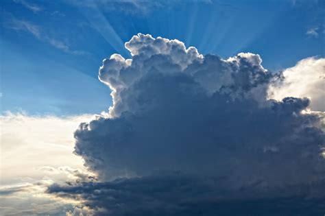 夏の風物詩、積乱雲 株式会社フィールドプロ