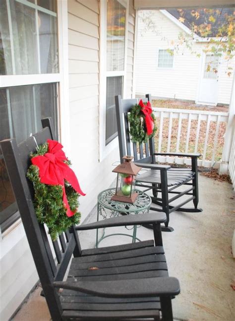 38 Welcoming Christmas Front Porch Décor Ideas DigsDigs
