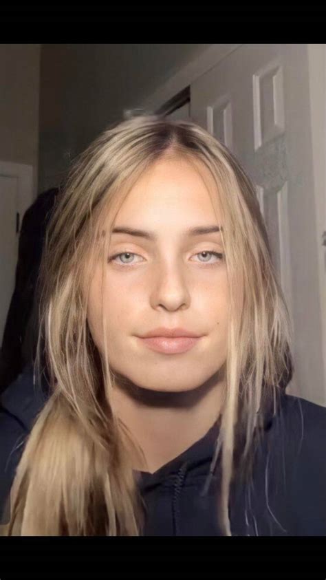 16f Do I Have A Big Forehead Scrolller