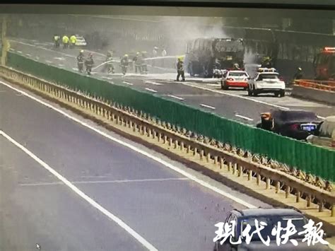 江苏常台高速一大巴自燃 46名乘客被困高速凤凰网