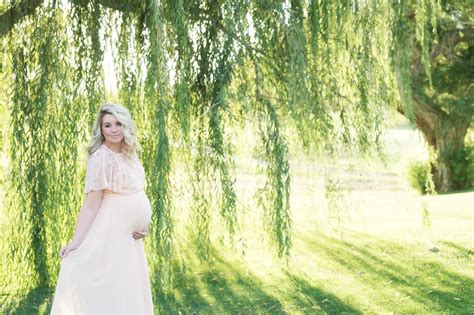 Maternity Photos And 27 Week Bumpdate The Red Closet Diary