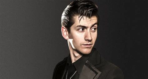 ไม่ใช่แค่ผลงานเพลงที่โดดเด่น แต่ Alex Turner ยังเฉียบในเรื่องสไตล์ทรงผม