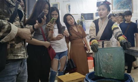 我校留学生沉浸式体验“非遗” 感受中华传统文化魅力 贵州民族大学新闻网