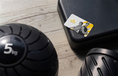 Premium PSD Gym Business Card Mock Up Design