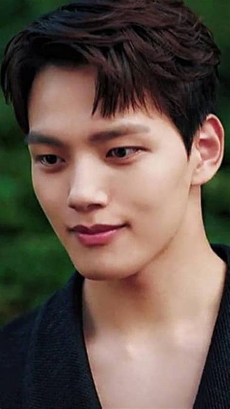 Betur Heredia Adlı Kullanıcının Yeo Jin Goo Panosundaki Pin Portre
