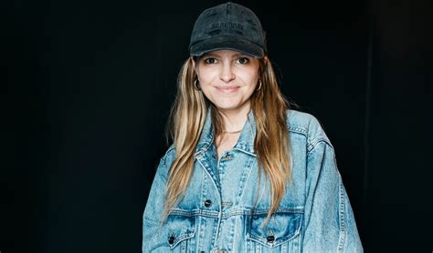 Vidéo Le fils de Sarah Jeanne Labrosse danse sur la scène de Révolution