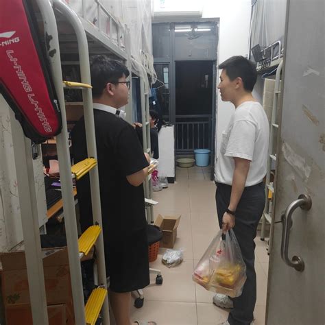 关爱进宿舍温情暖人心自动化学院五一假期宿舍走访 广东技术师范大学自动化学院