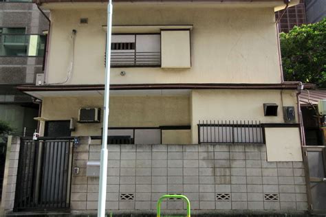 天光院の裏手北看板はないものの諸々の情報を総合するとたぶん此処卍三縁山 威徳院東京都港区 八百万の神