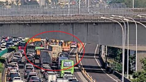 新／休假毀了！國一追撞塞逾1小時堵5km 鏡週刊 Mirror Media